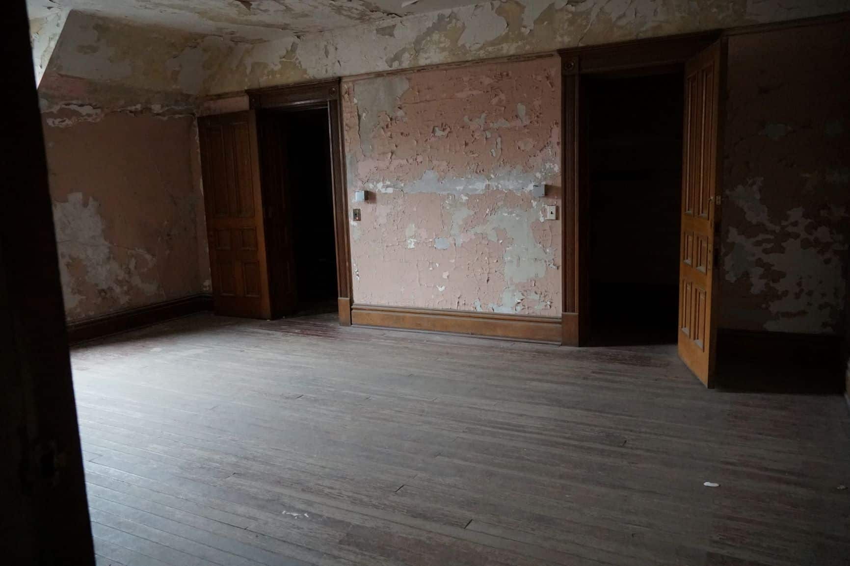 The Restless Viking: Prison Connections - Lowell's First Look